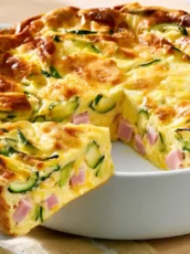 Clafoutis salé aux courgettes, jambon et fromage : le grand classique ...